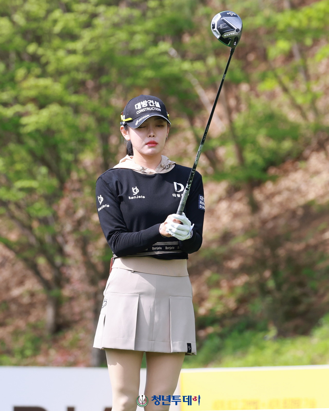 [청년골프] 방향 살피는 현세린, KLPGA'덕신 EPC 챔피언십'